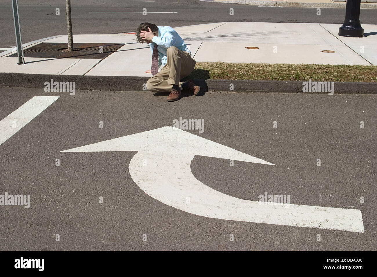 Man sitting on sidewalk curb hi-res stock photography and images - Alamy