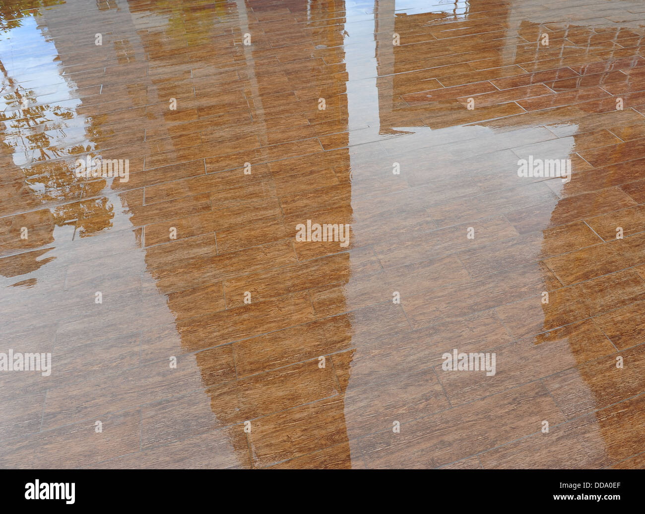 Wet tile hi-res stock photography and images - Alamy