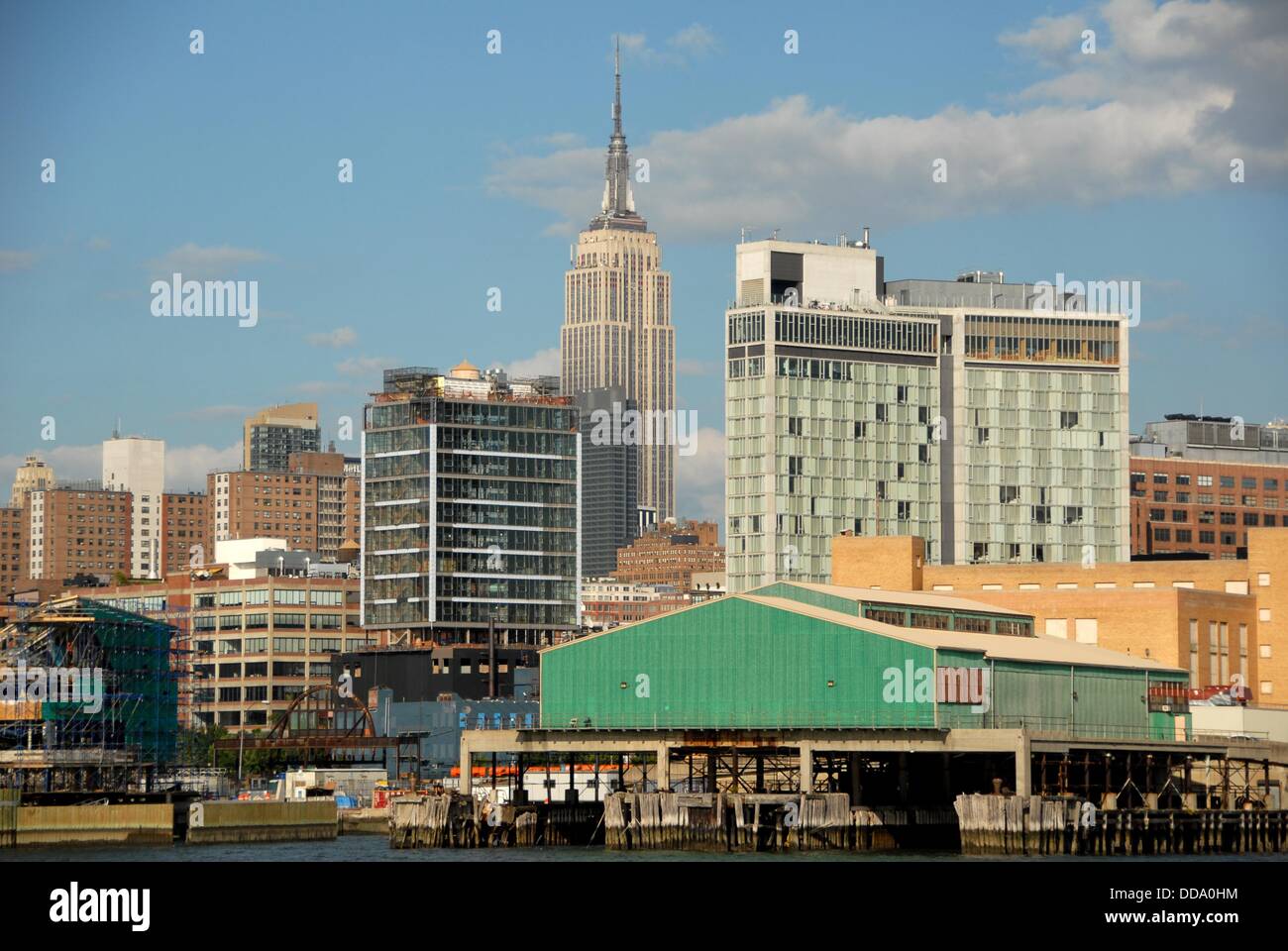 High line observation deck hi-res stock photography and images - Alamy