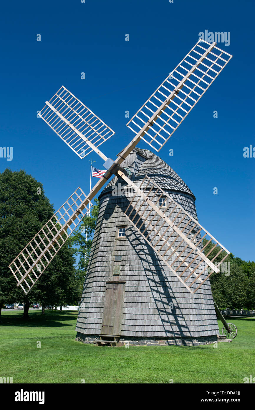 Windmill and water hi-res stock photography and images - Alamy