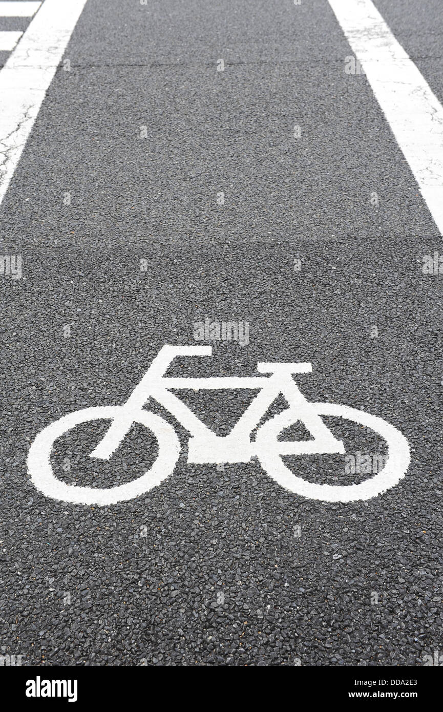 Bike lane sign hi-res stock photography and images - Alamy