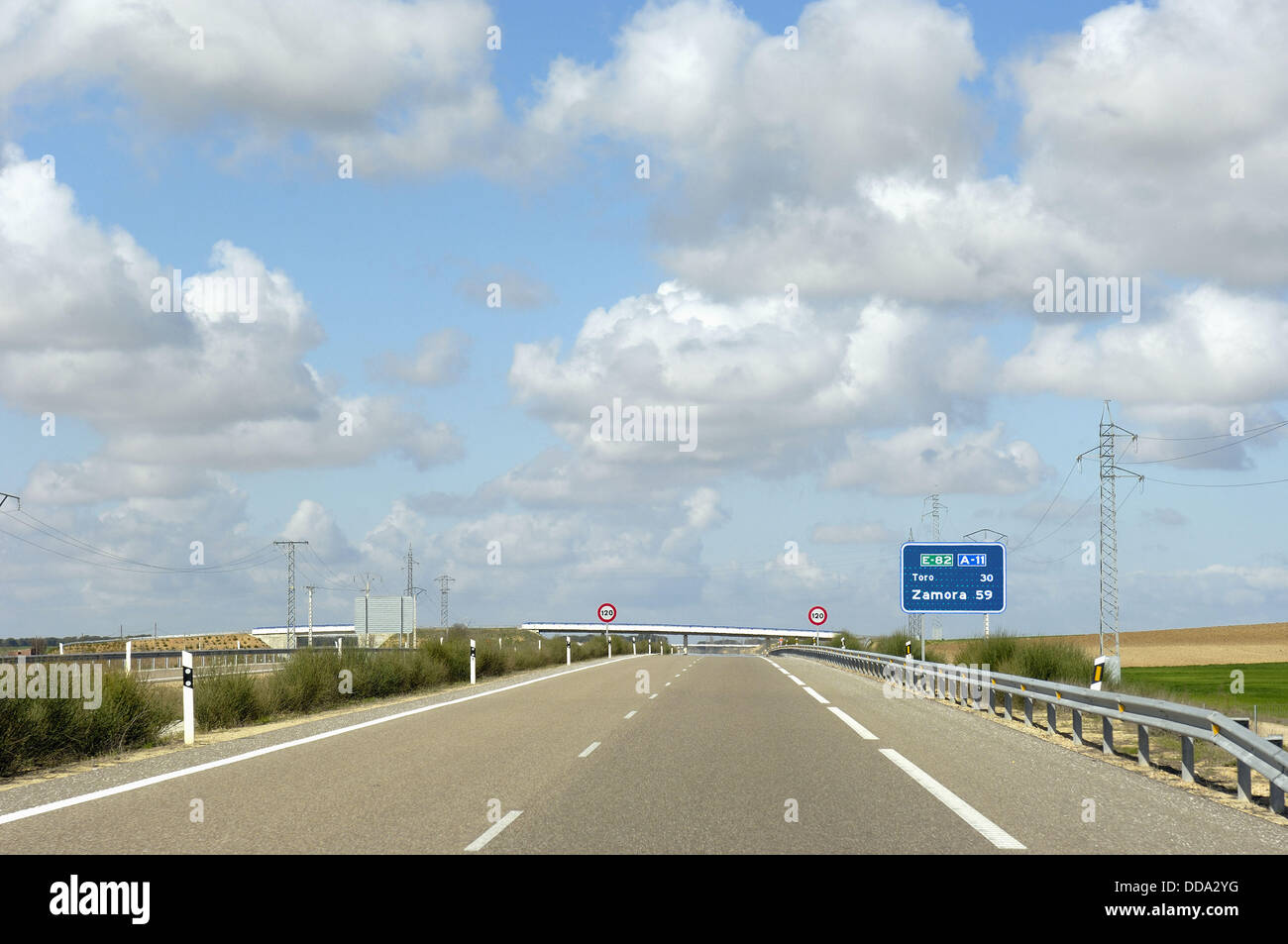 Highway zamora province hi-res stock photography and images - Alamy