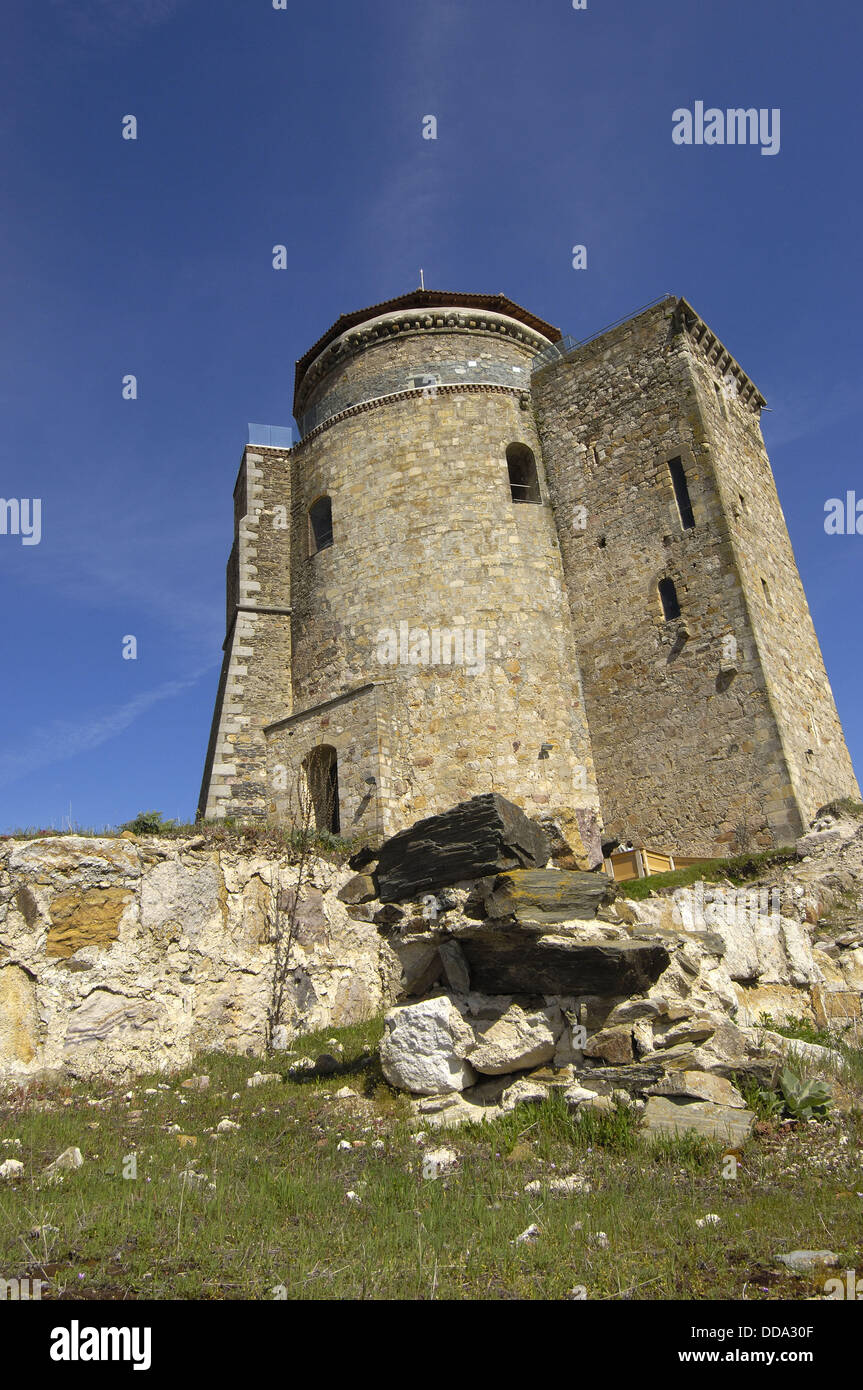 Castle of the dukes of alba hi-res stock photography and images - Alamy