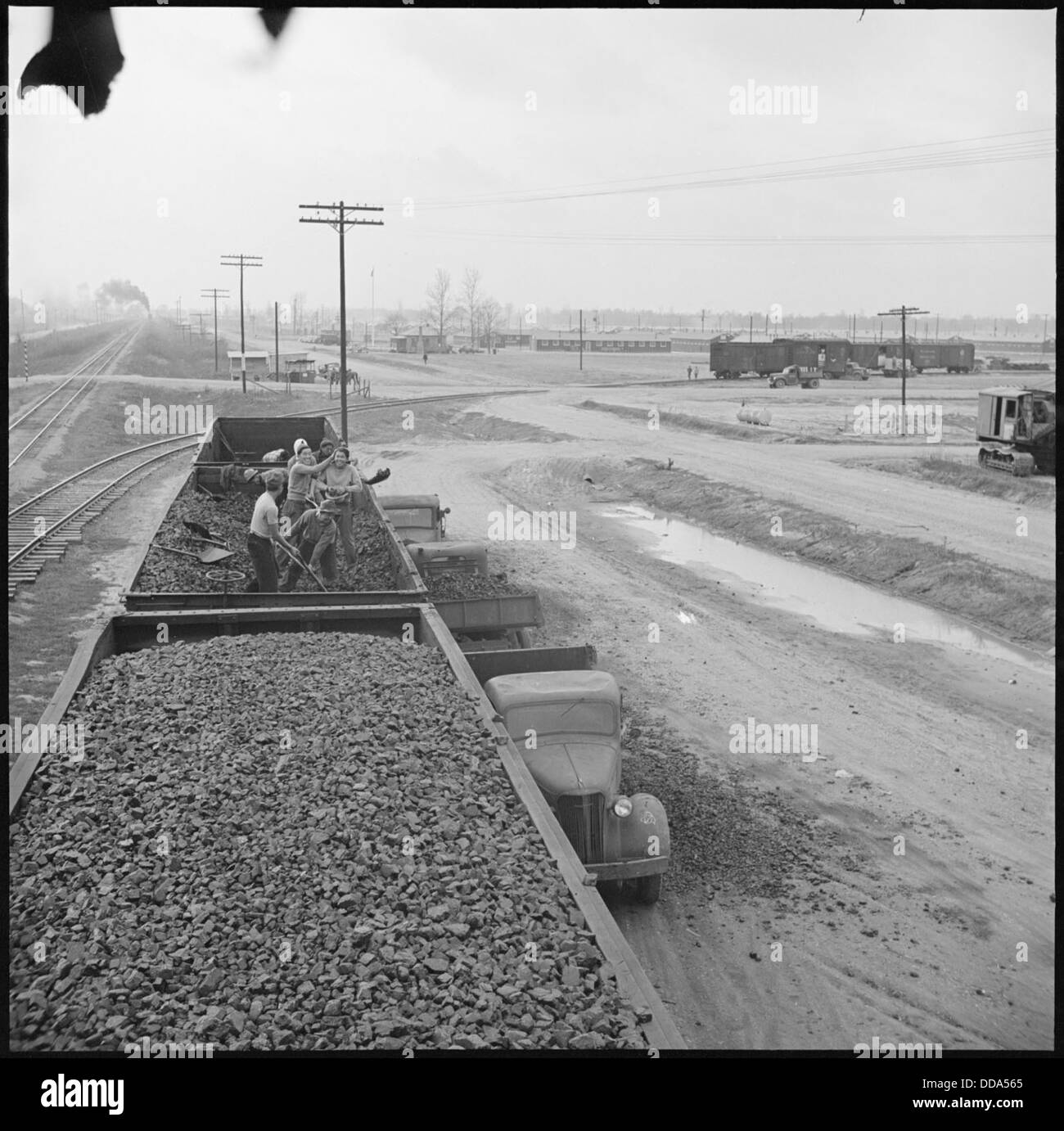 Volunteer workers at the Rohwer Relocation Center in McGehee, Arkansas ...