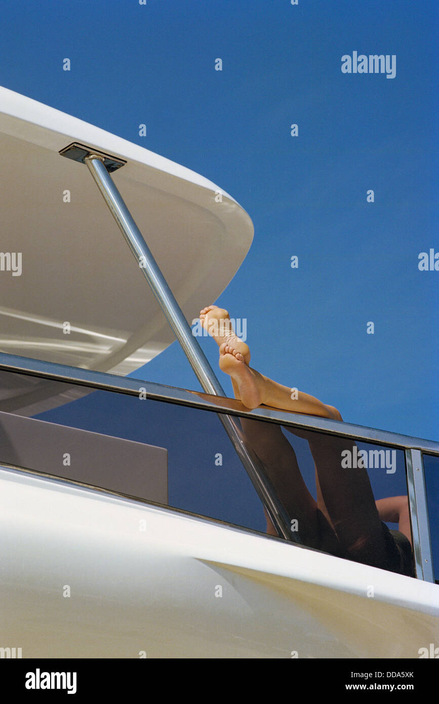 Powerboats yachts cruisers wealth luxury relaxed holiday resort hi-res ...