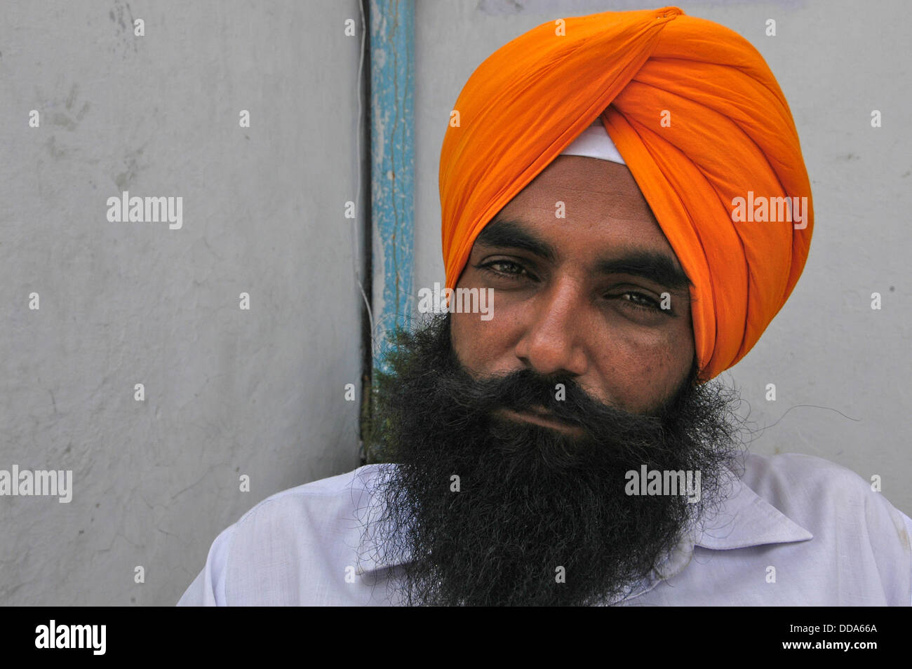 Portrait of a Sikh man Stock Photo - Alamy