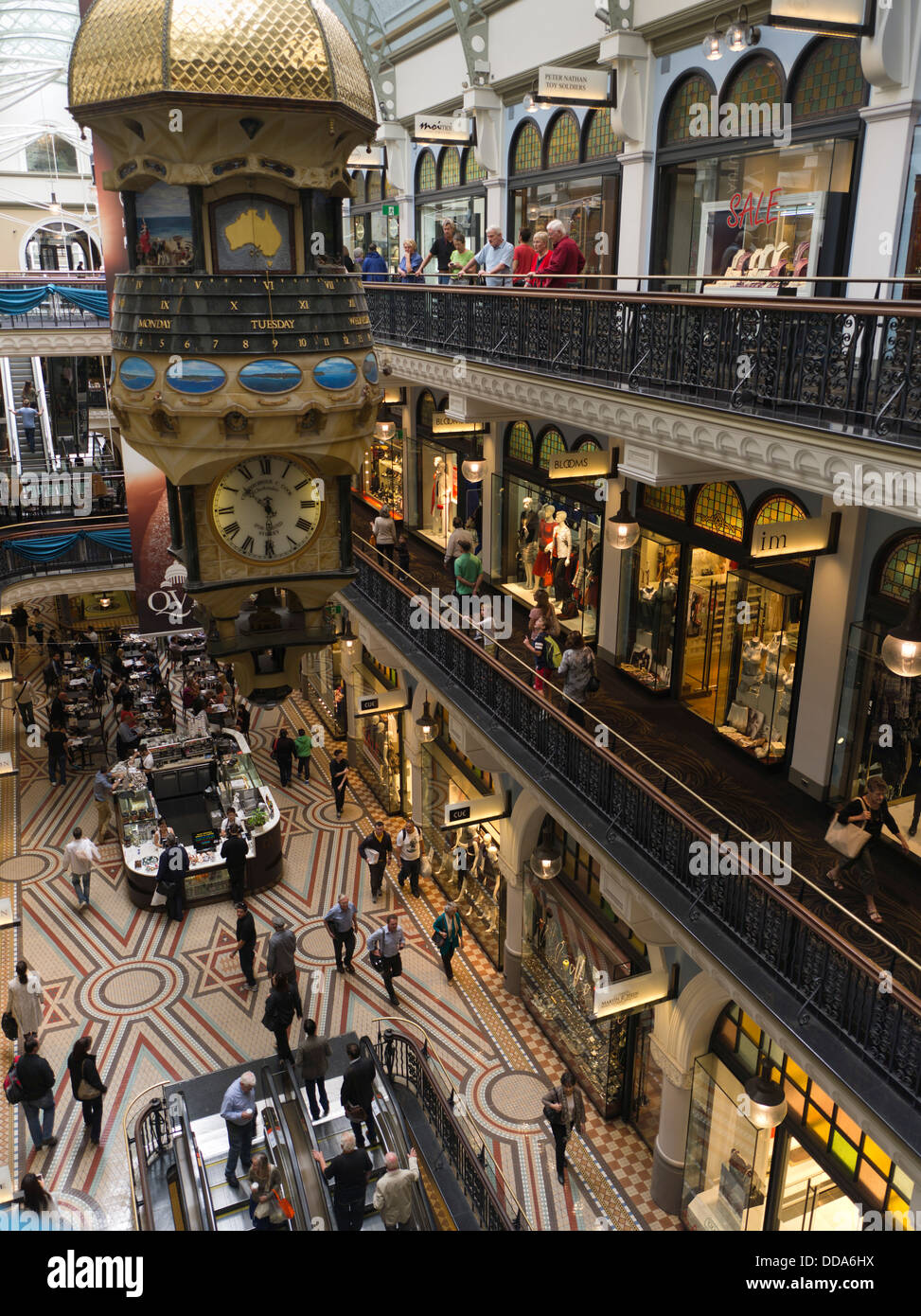 Grand arcade clock hi-res stock photography and images - Alamy