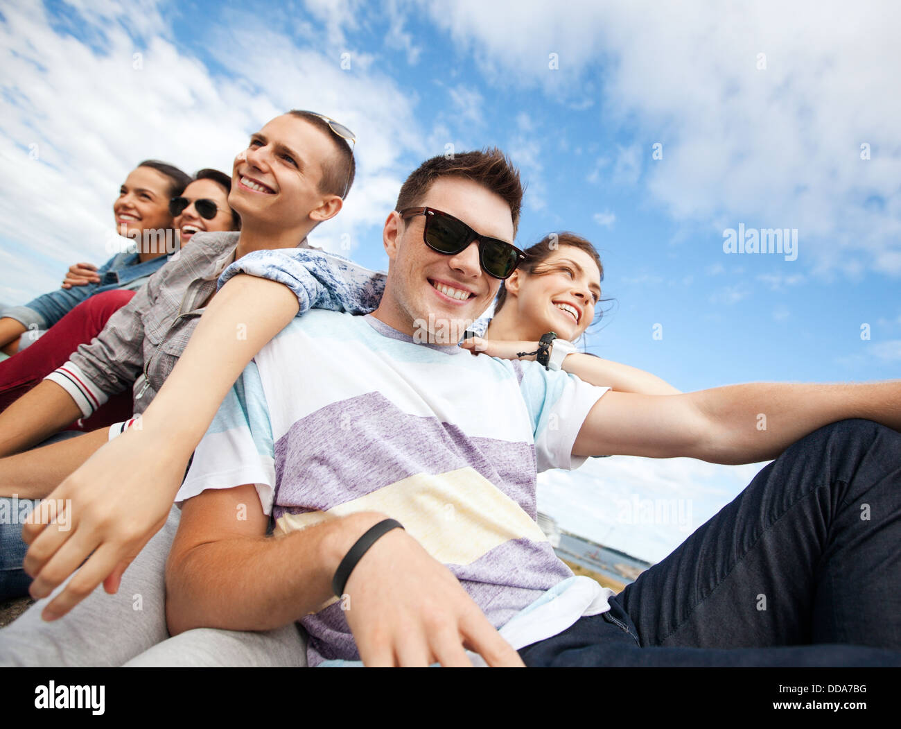 group of teenagers hanging out Stock Photo - Alamy