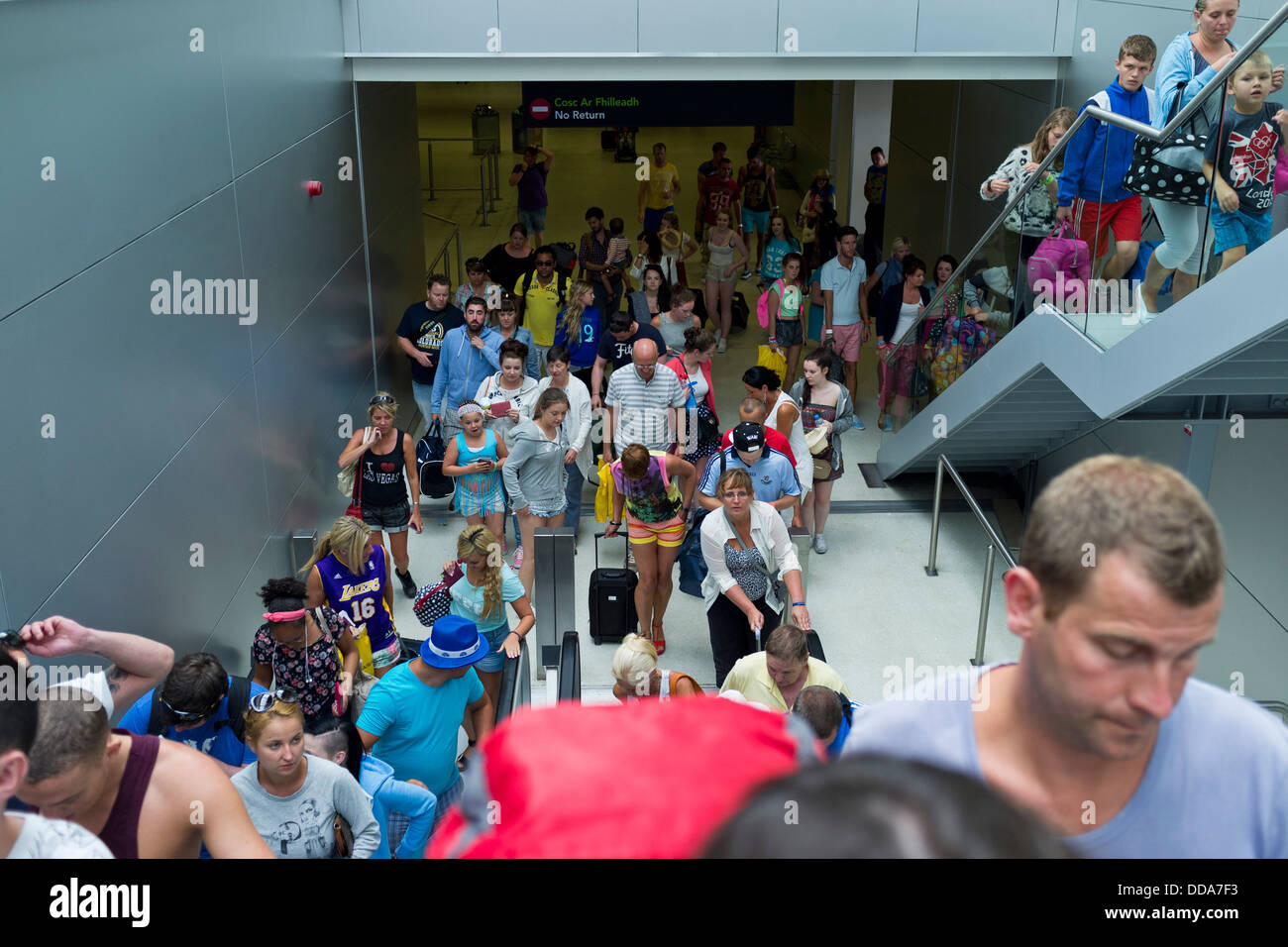 Arriving arrivals hi-res stock photography and images - Alamy