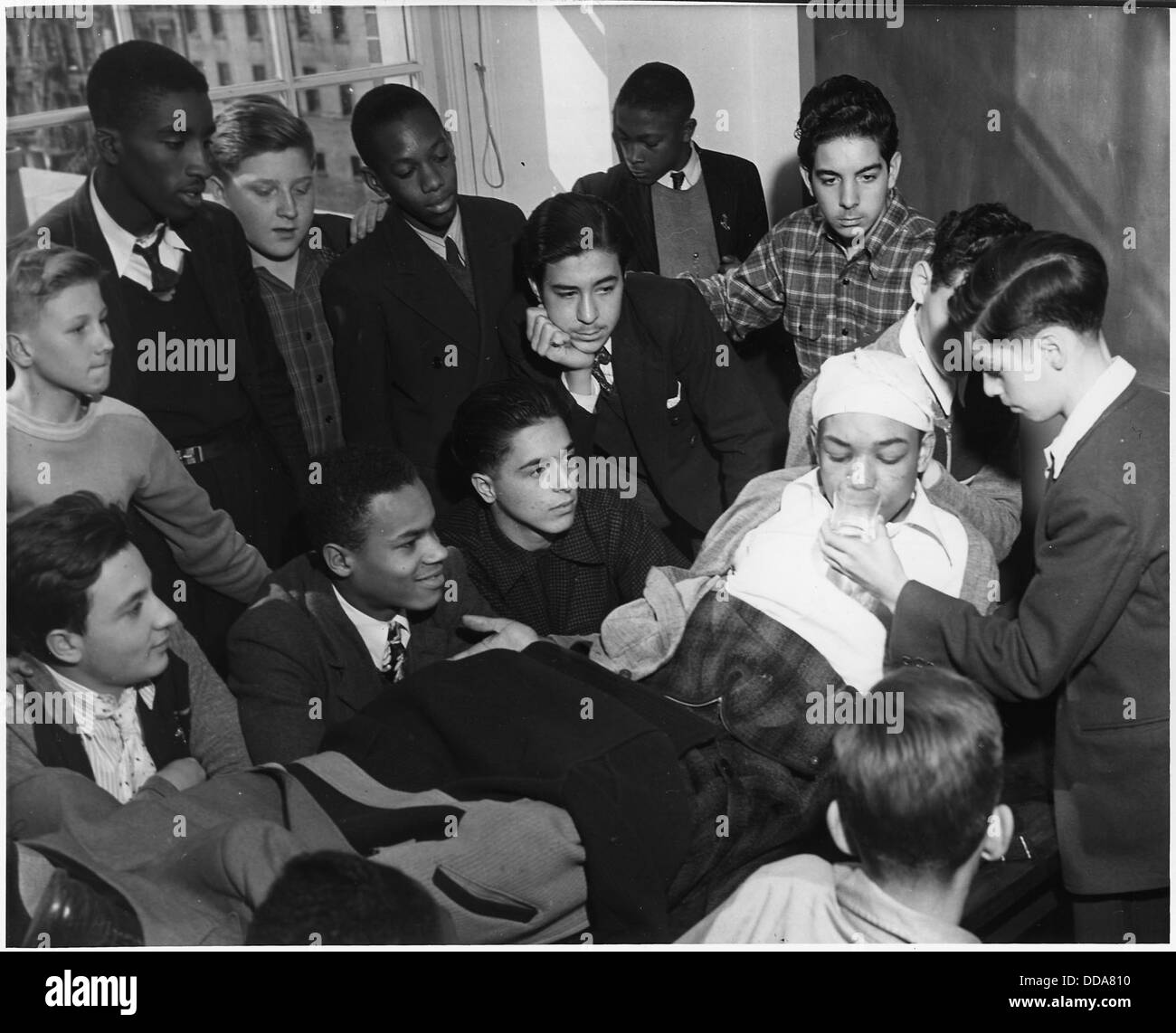 High school students volunteer Black and White Stock Photos & Images ...