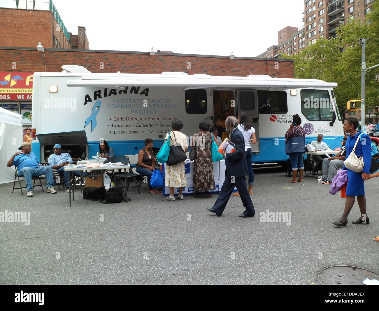 Community outreach booth hi-res stock photography and images - Alamy