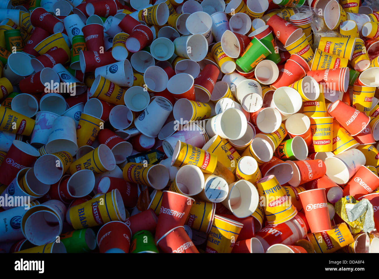 Empty cups hi-res stock photography and images - Alamy