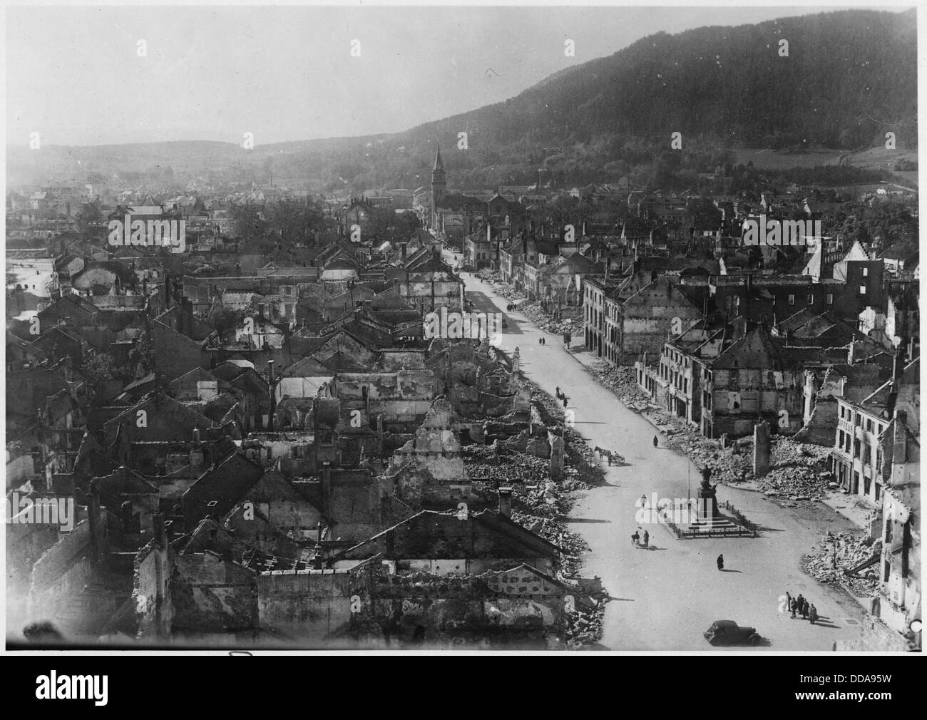 Image captures aftermath bombing hi-res stock photography and images ...