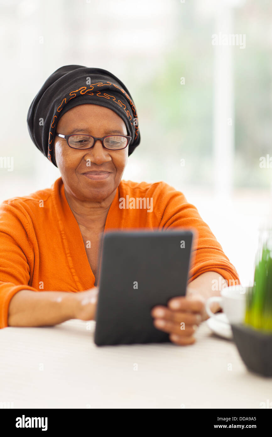 Old woman reading glasses computer hi-res stock photography and images ...