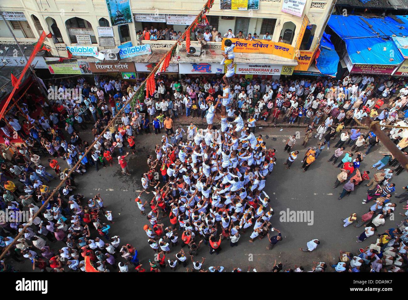 Mumbai, Maharashtra, India. 29th Aug, 2013. Hindu Groups in Mumbai ...