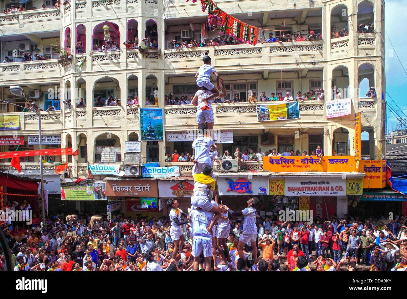 Mumbai, Maharashtra, India. 29th Aug, 2013. Hindu Groups in Mumbai ...