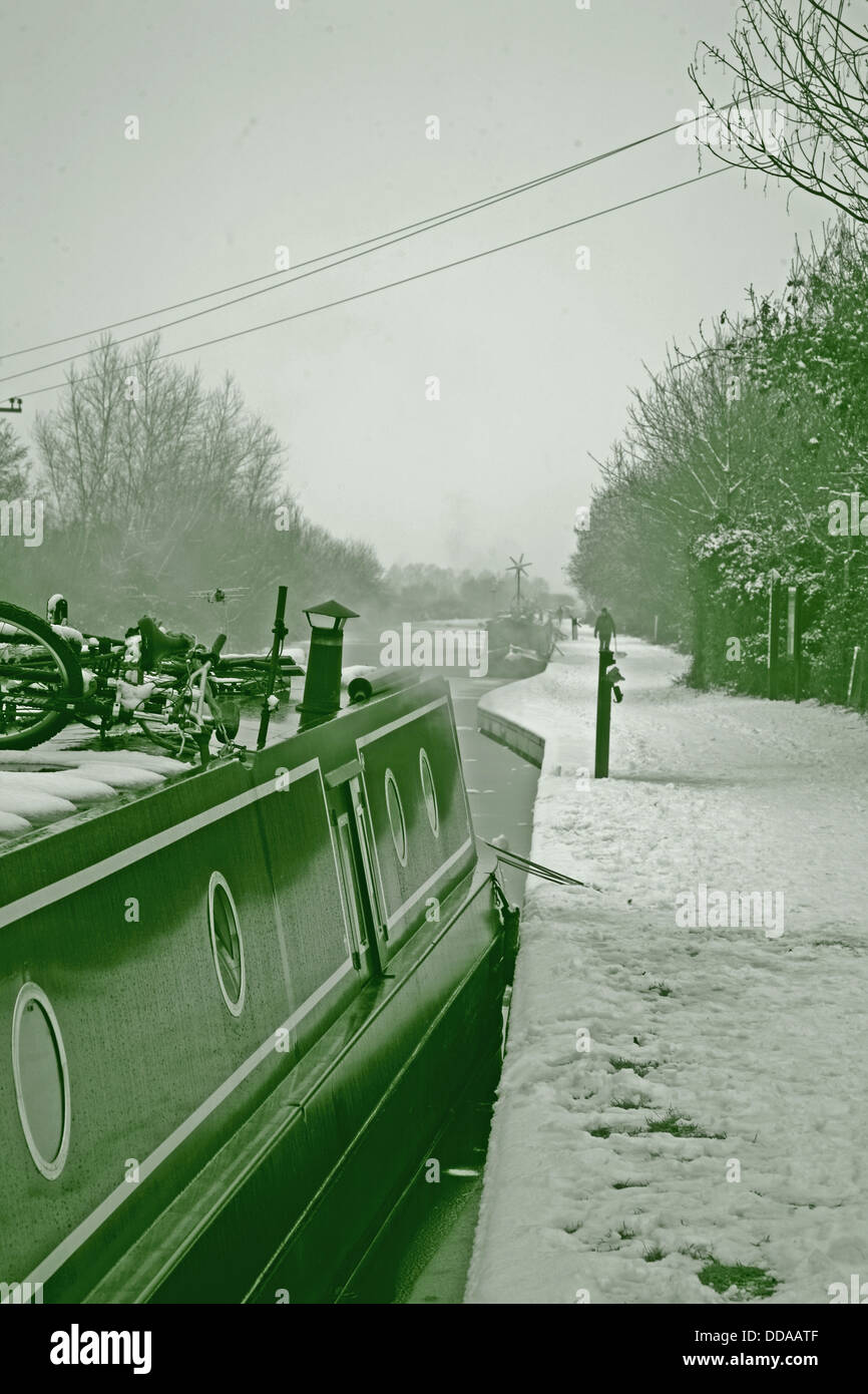Canal barge misty winters day kennet & avon canal Stock Photo - Alamy