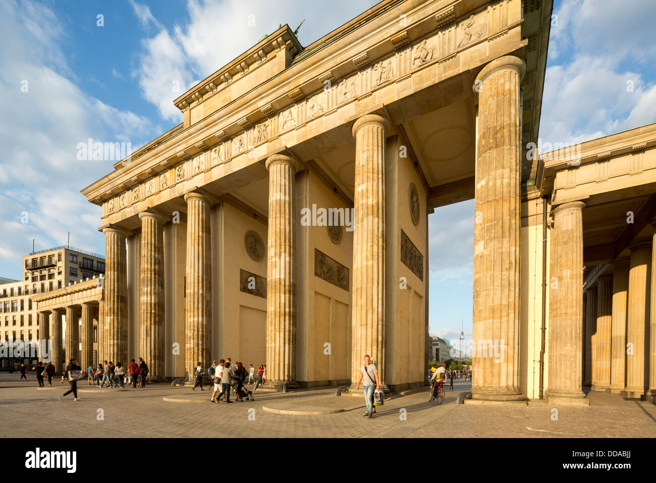 Brandenburger tor berlin hi-res stock photography and images - Alamy