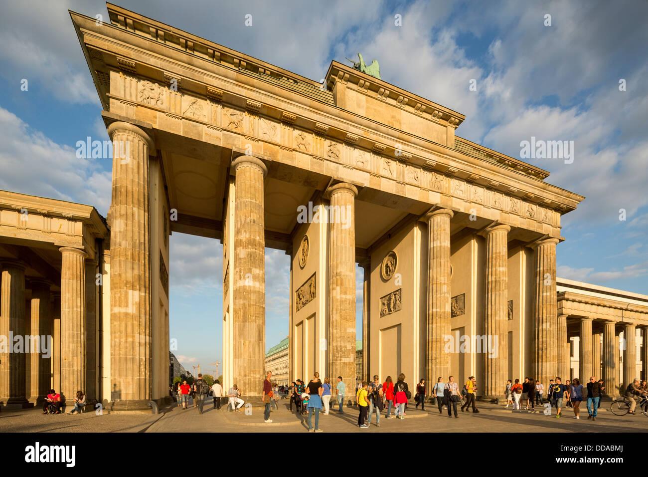 Brandenburger tor berlin hi-res stock photography and images - Alamy