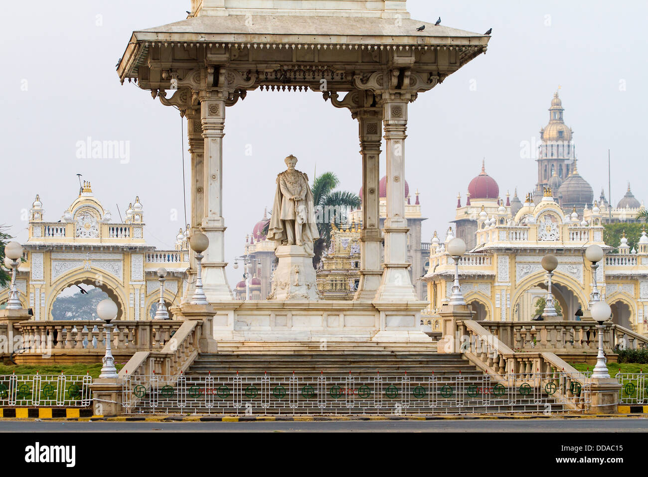 Statue of Maharaja Chamarajendar Wodeyar in front of the Mysore Palace ...