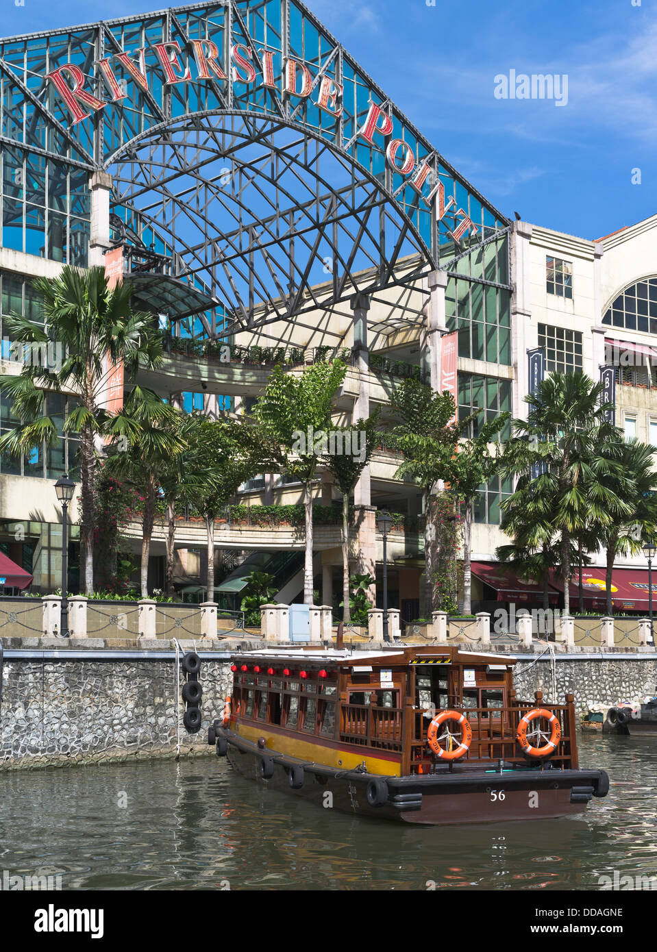 Clarke quay boat hi-res stock photography and images - Alamy