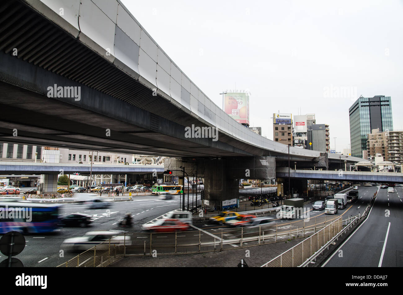 Busy city hi-res stock photography and images - Alamy