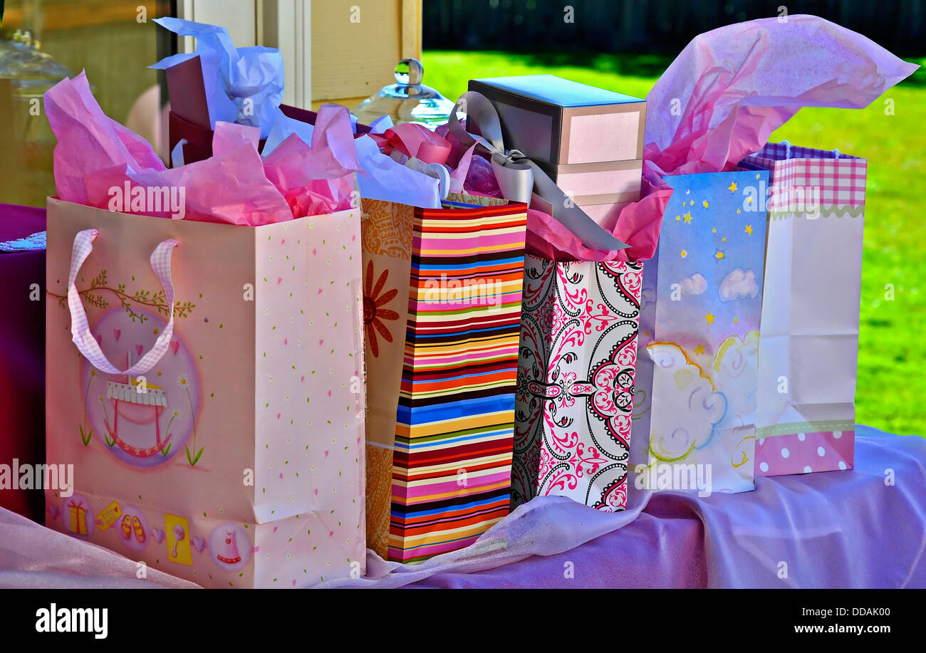 Table full of presents hi-res stock photography and images - Alamy