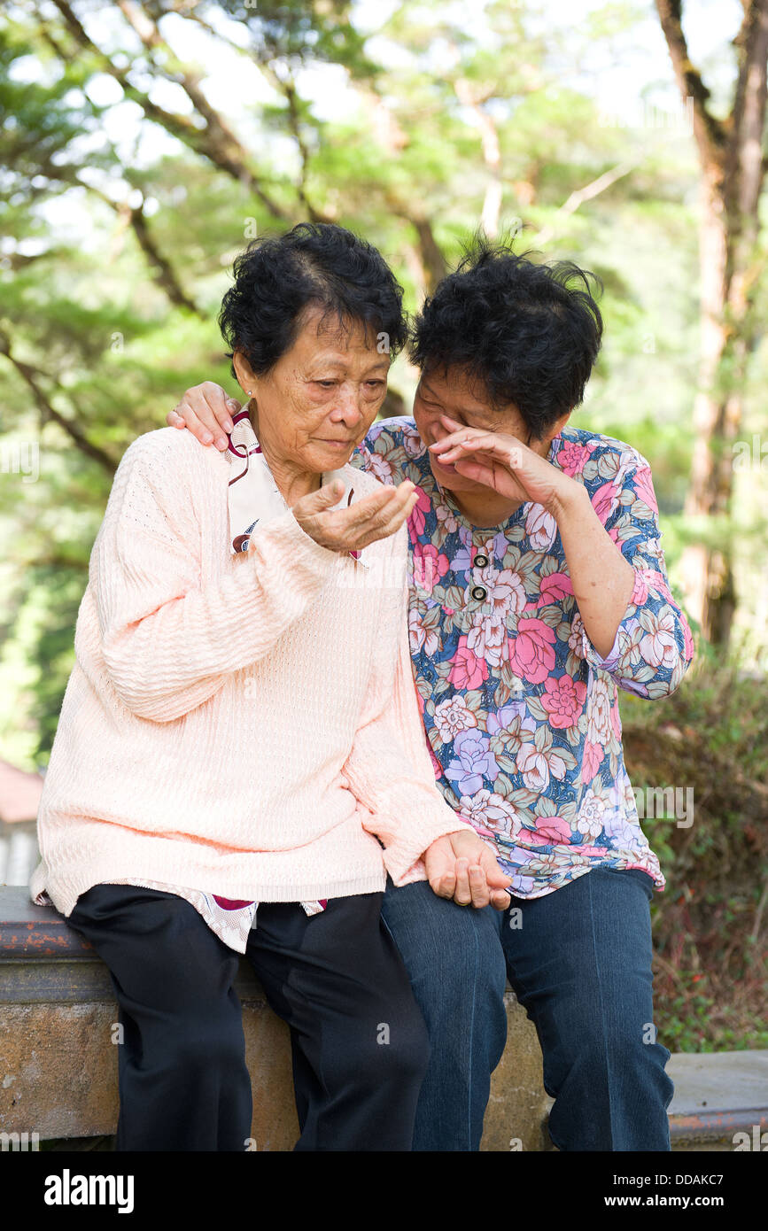 Chinese asian mother comforting crying hi-res stock photography and ...