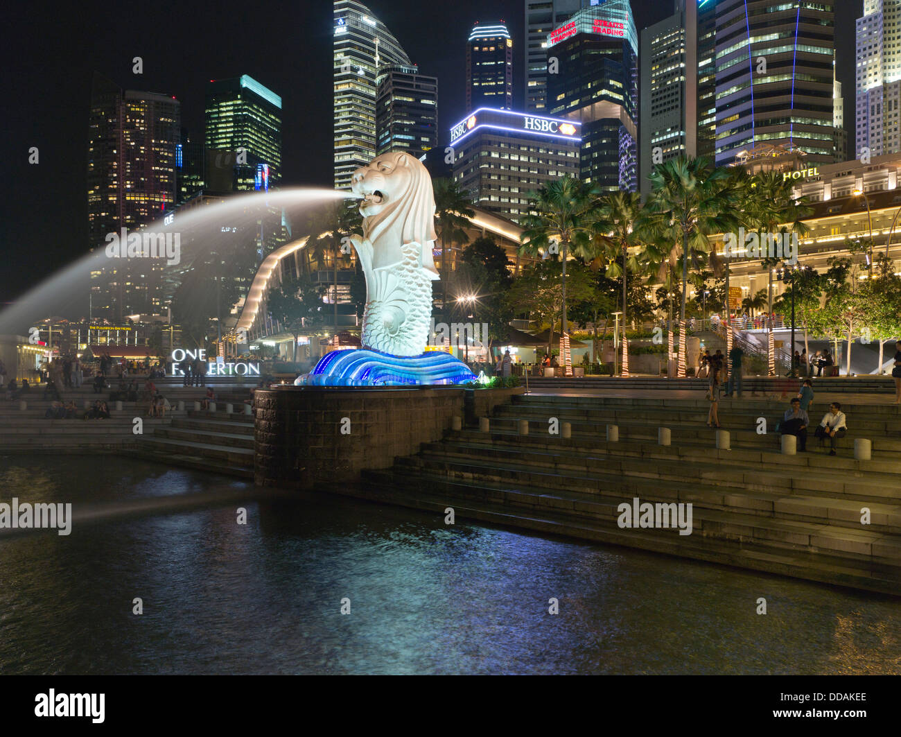 dh Merlion Park MARINA BAY SINGAPORE Merlion statue night time lights ...