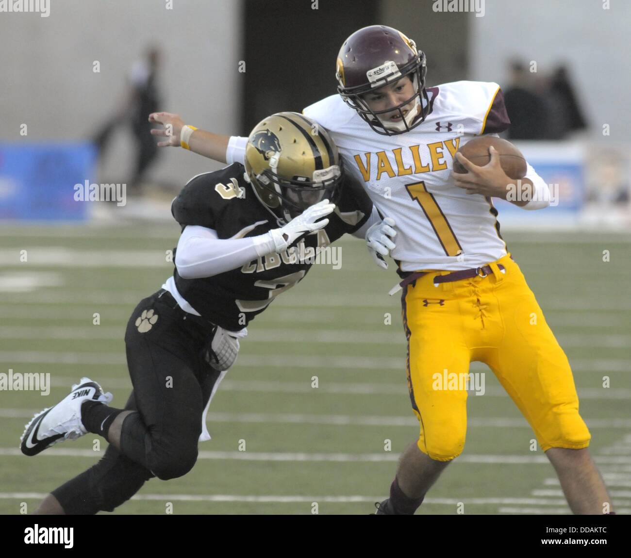 Aug. 29, 2013 - U.S. - Greg Sorber -- Cibola's Elijah Winfield, 3 ...