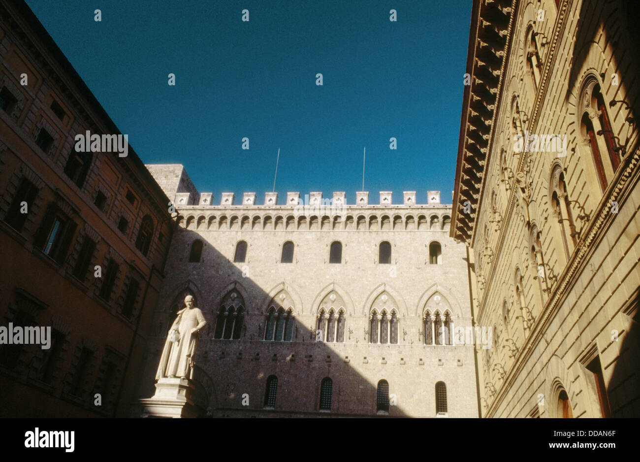 Sculpture siena italy hi-res stock photography and images - Alamy