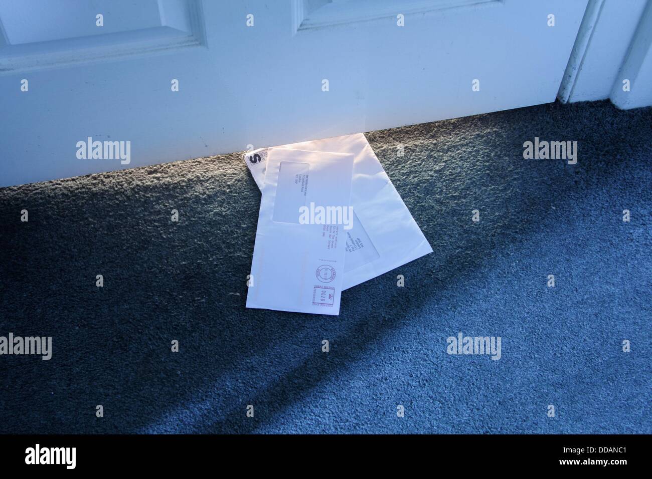 Message under door hi-res stock photography and images - Alamy