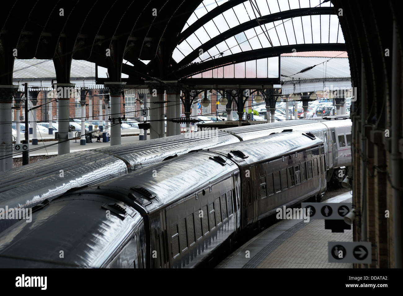 Platform canopy station trains hi-res stock photography and images - Alamy