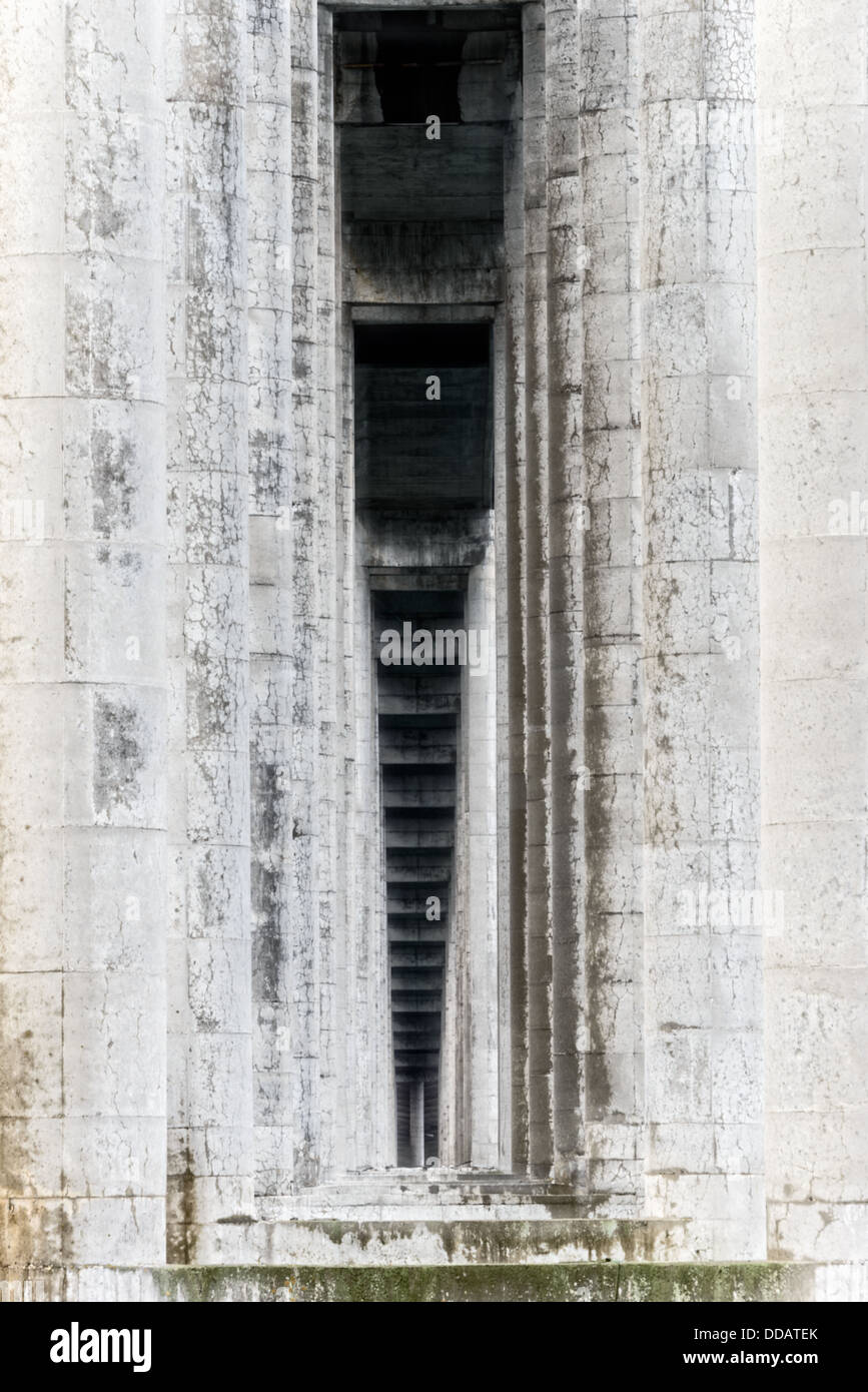 View under bridges hi-res stock photography and images - Alamy