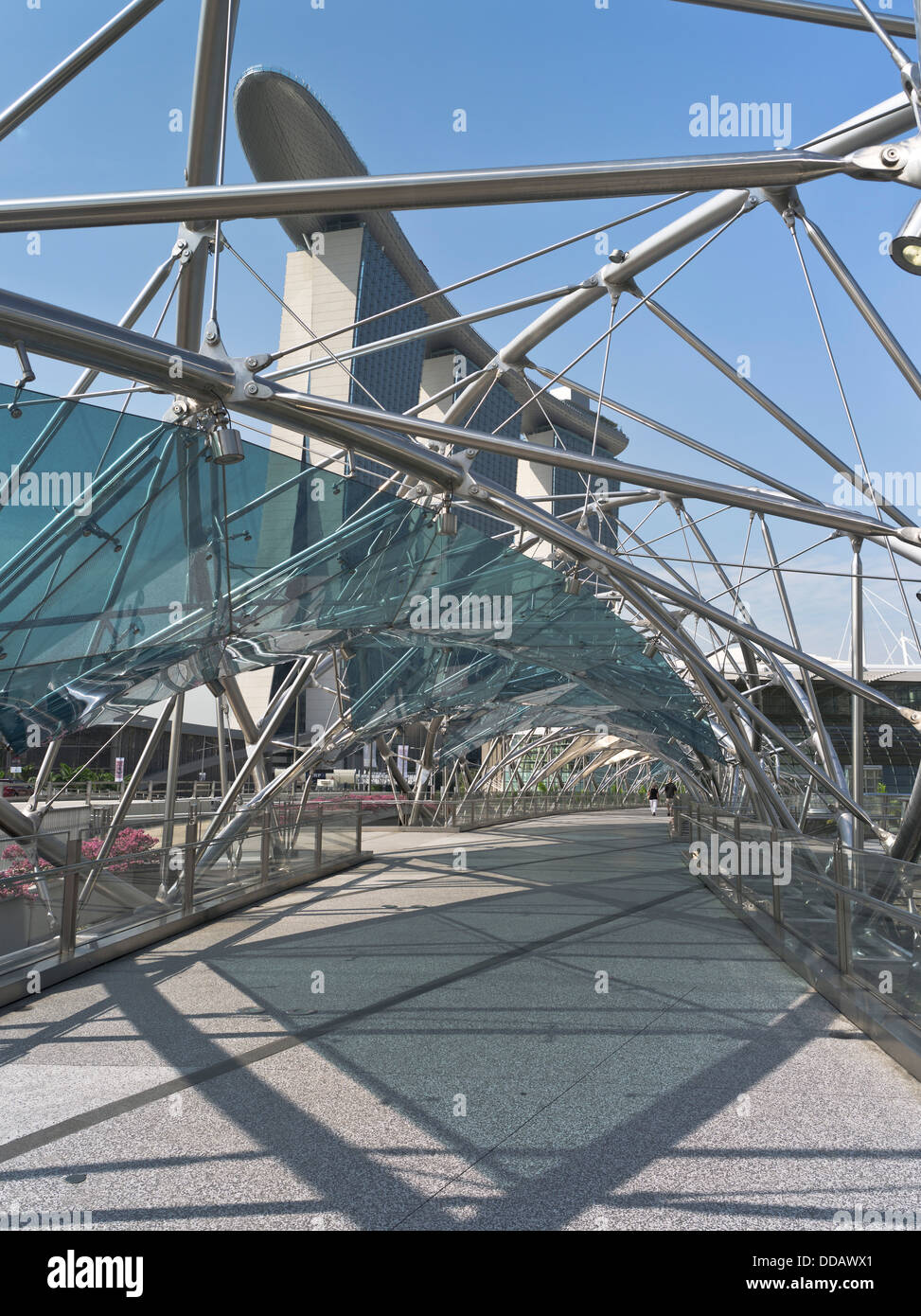 dh Double Helix foot bridge MARINA BAY SINGAPORE Couple walking ...