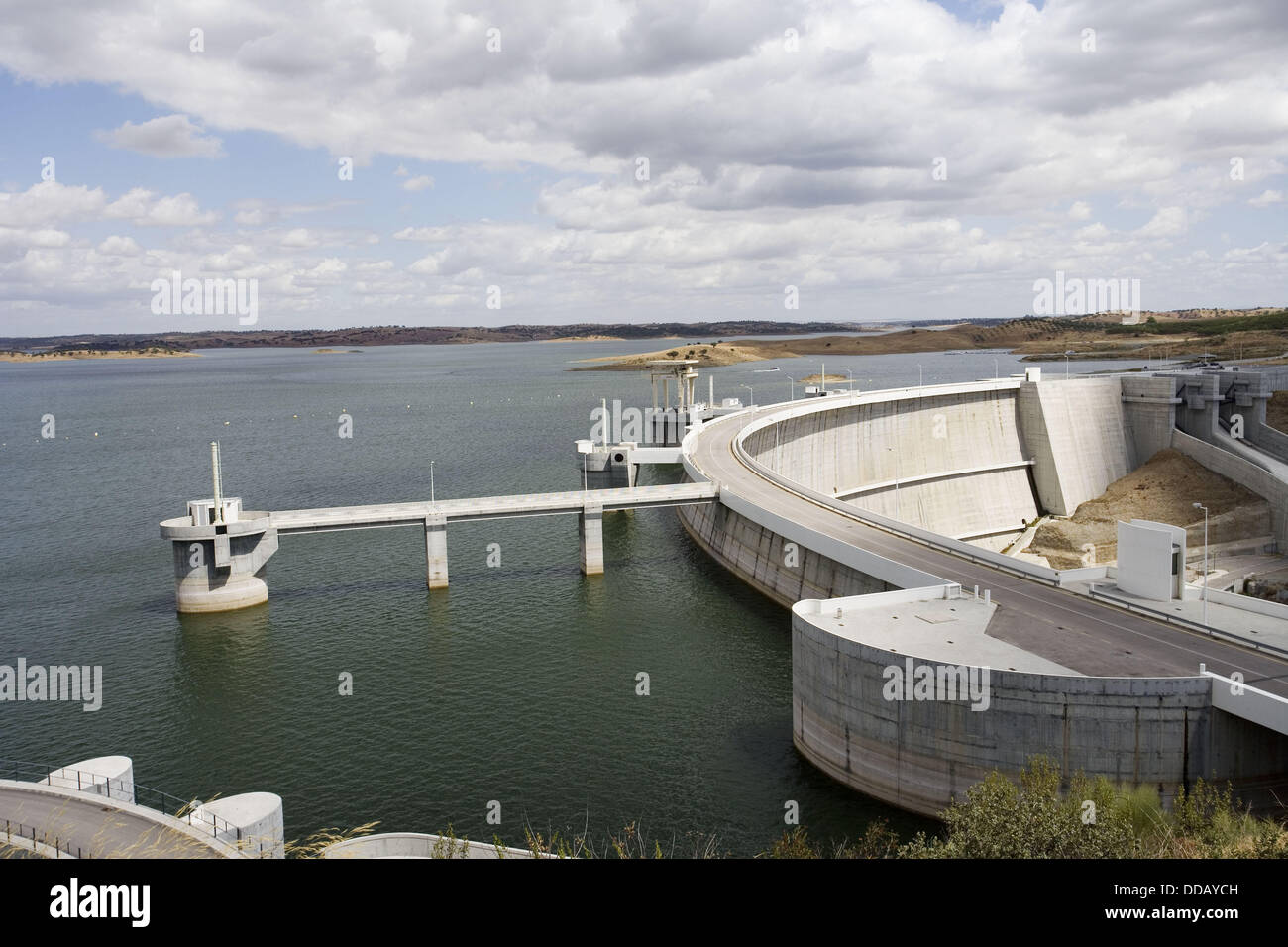Barrage of alqueva hi-res stock photography and images - Alamy