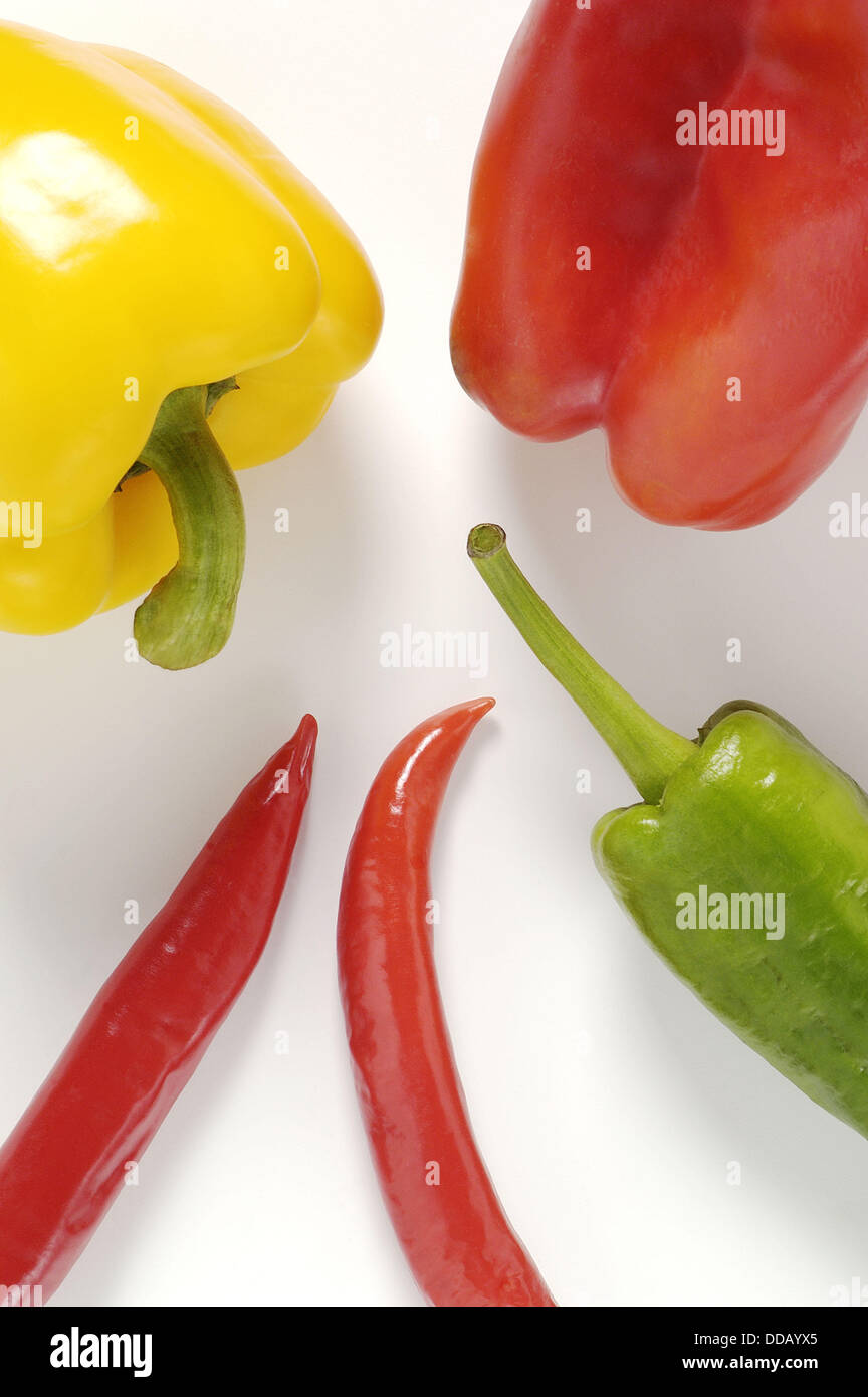Different coloured peppers hi-res stock photography and images - Alamy