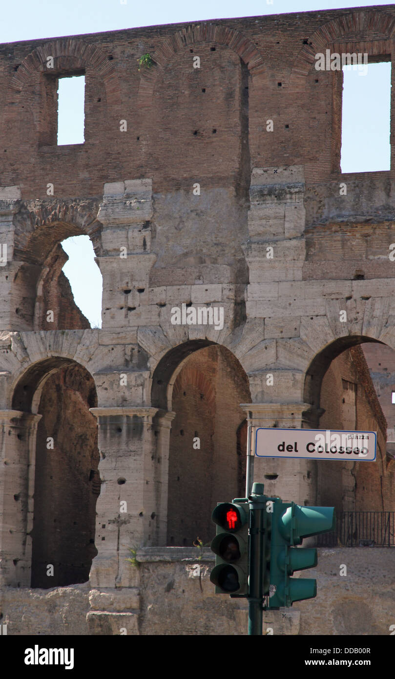 Traffic signs rome italy hi-res stock photography and images - Alamy