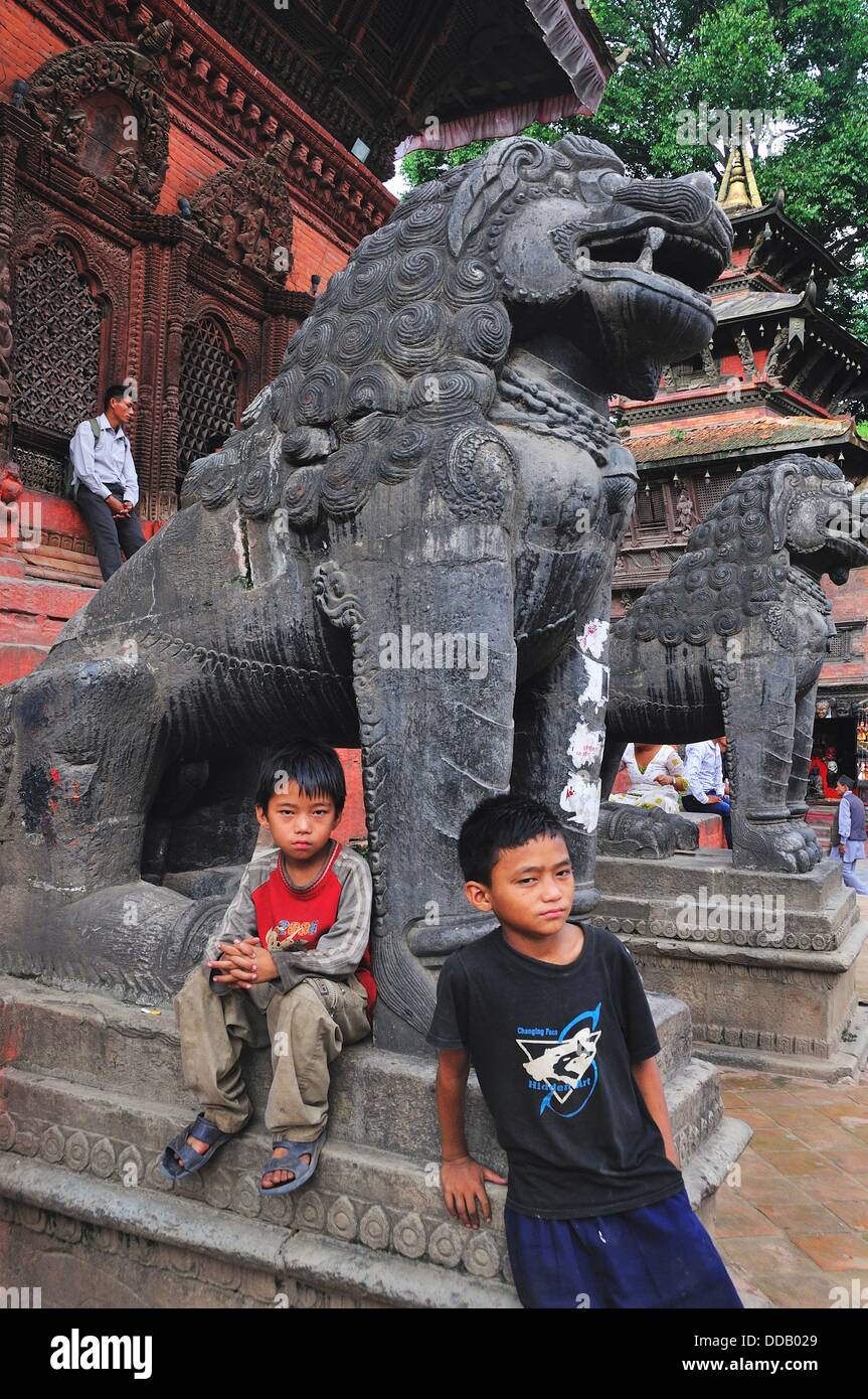 Parvati shiva hi-res stock photography and images - Alamy