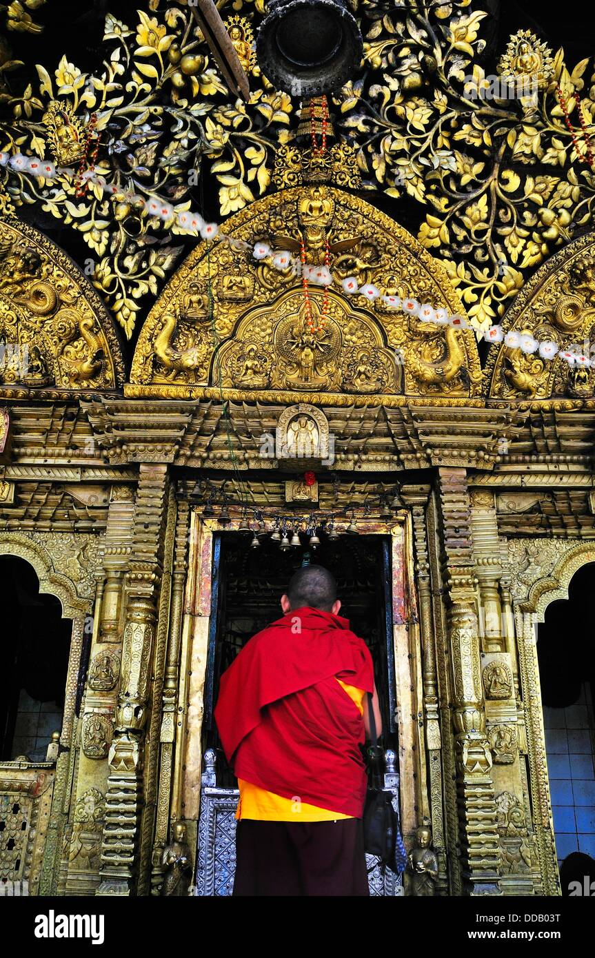 Monk pray at Seto Machindranath Templein Indrachowk Stock Photo - Alamy