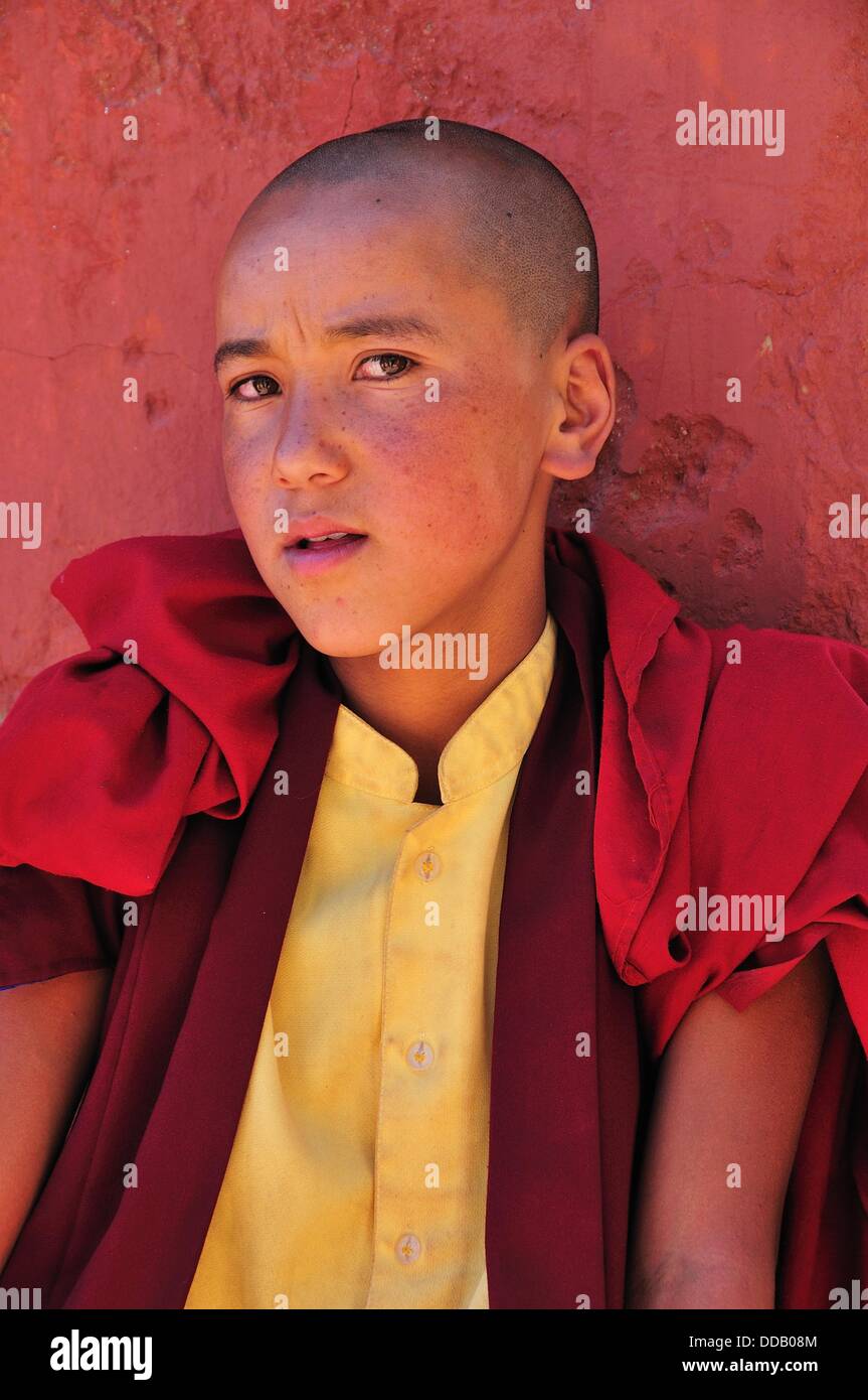 Young monk hi-res stock photography and images - Alamy