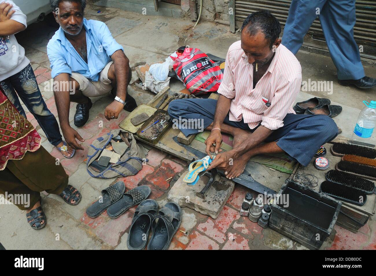 Indian shoe repair hi-res stock photography and images - Alamy