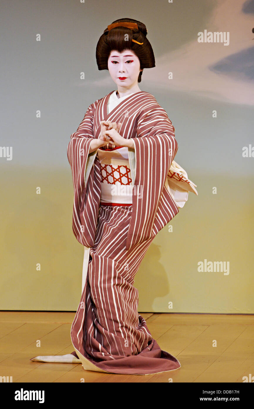 Stage geisha hi-res stock photography and images - Alamy