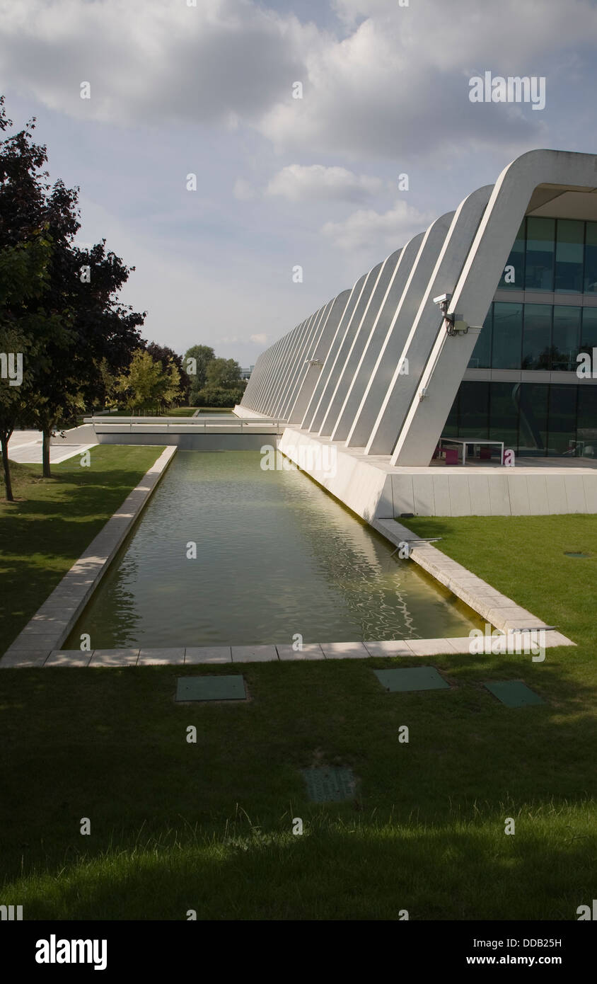 NAPP pharmaceutical group building architect Arthur Erickson at ...