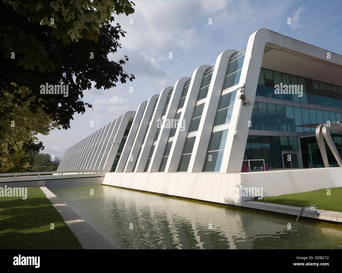 NAPP pharmaceutical group building architect Arthur Erickson at ...