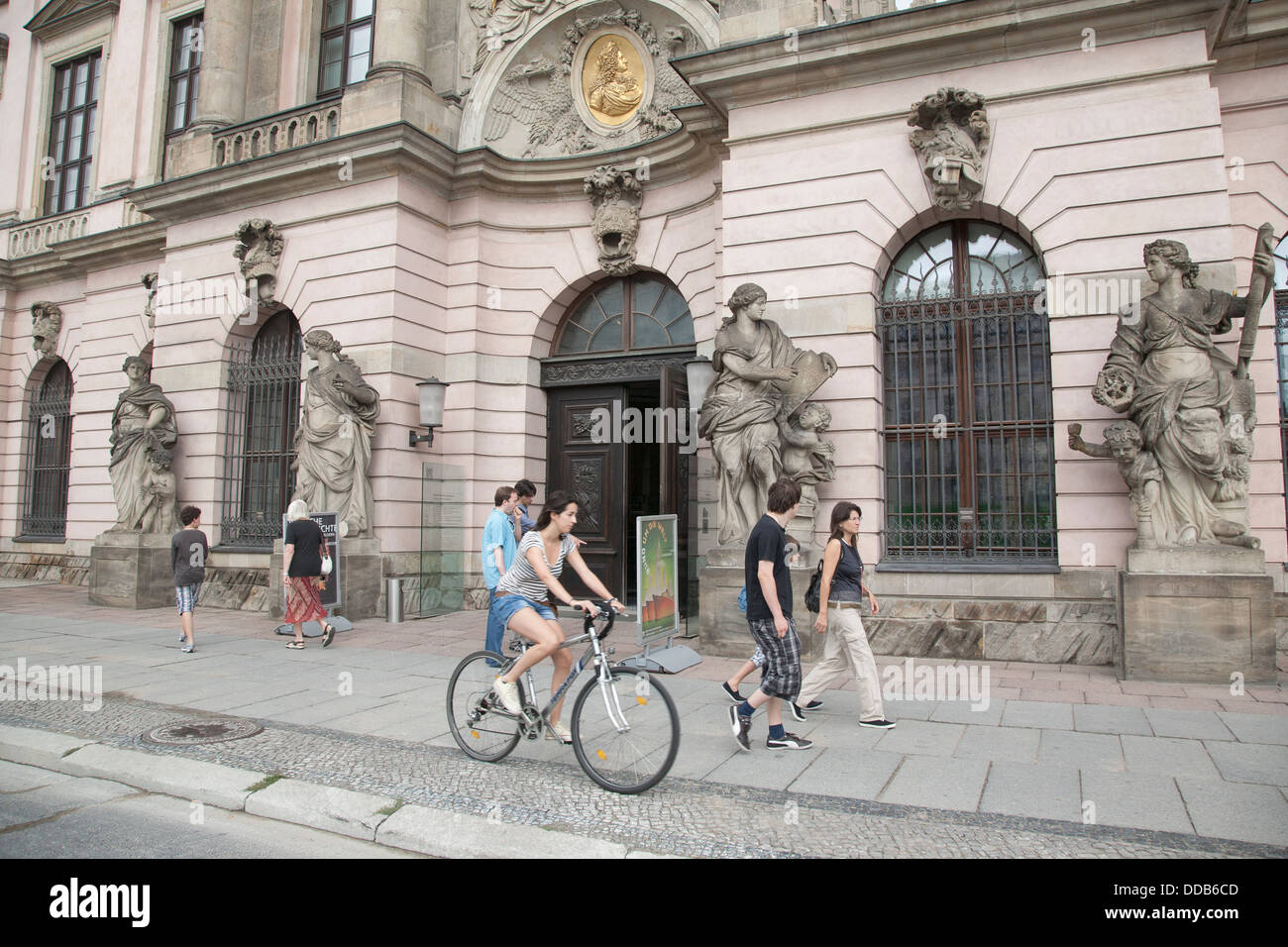 People and Statues outside Deutches Historisches - German History ...