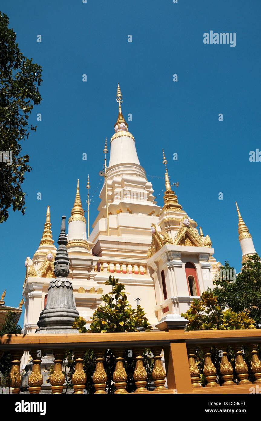 Cambodia phnom penh wat botum hi-res stock photography and images - Alamy