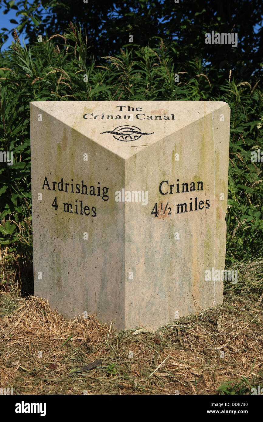 Crinan canal cycle hi-res stock photography and images - Alamy