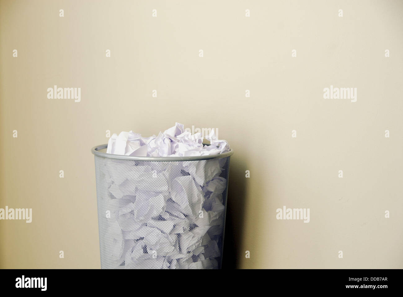 File wastebasket hi-res stock photography and images - Alamy