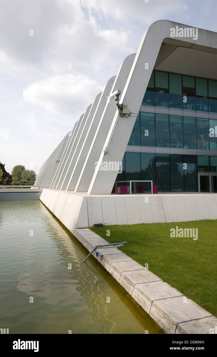 NAPP pharmaceutical group building architect Arthur Erickson at ...